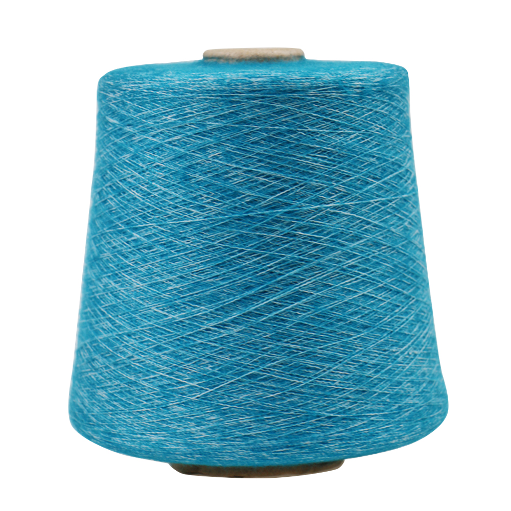 Weaving natural high-quality silk yarn